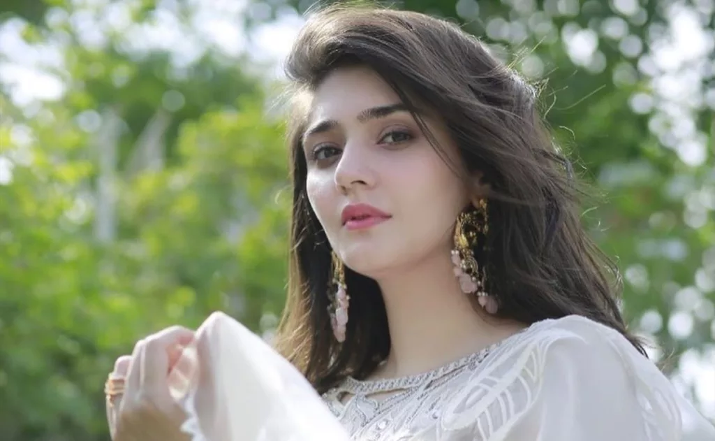 Dur-e-Fishan Saleem Biography | Age, Net Worth, Height, Family, Husband